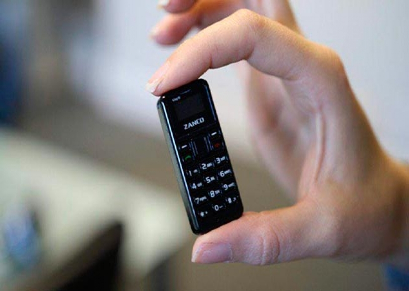 Sacan a la venta el teléfono más pequeño del mundo